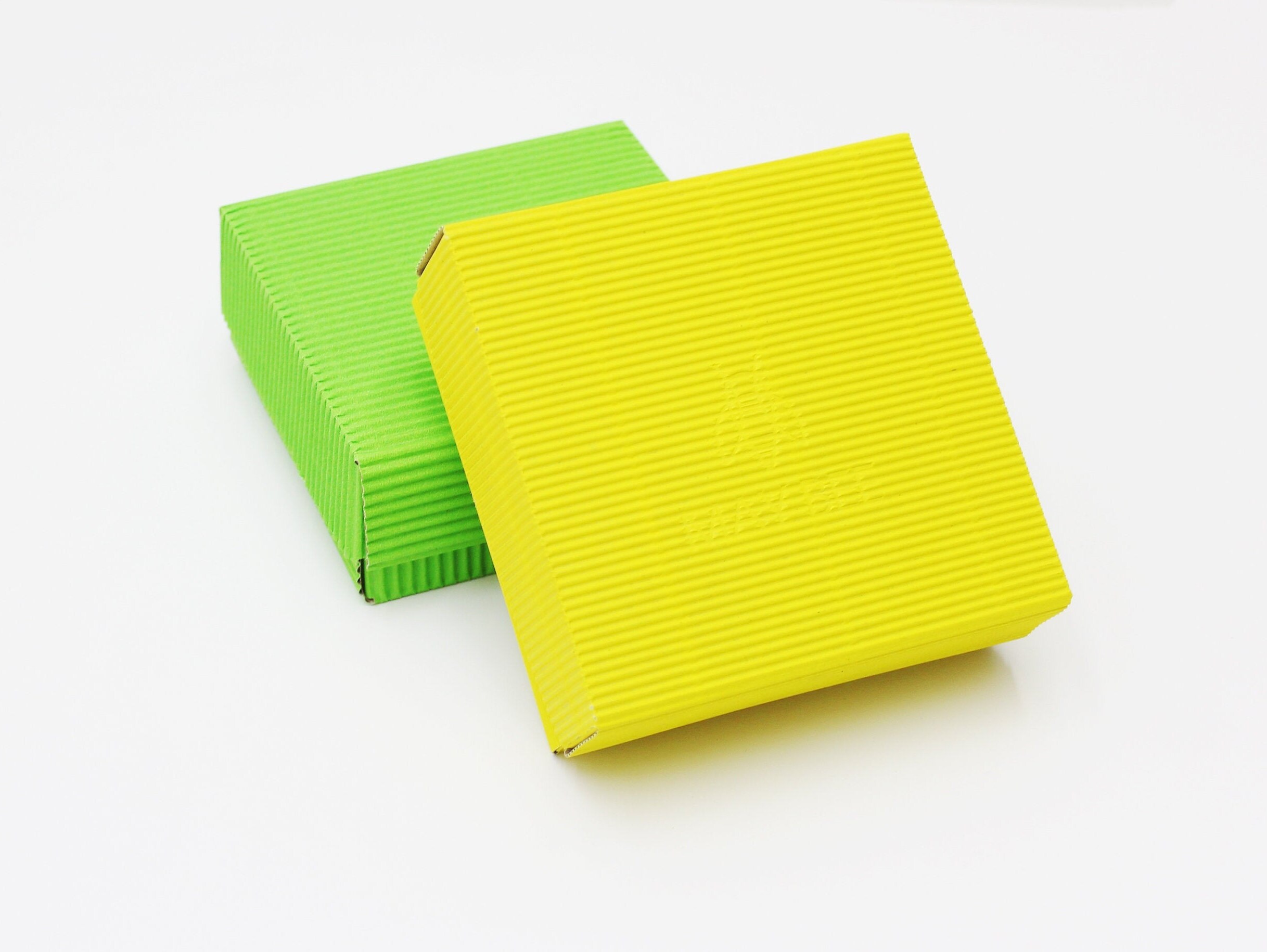 100 Pcs Small Square Boxes With Lid, Box of Designer Wavy Cardboard ...