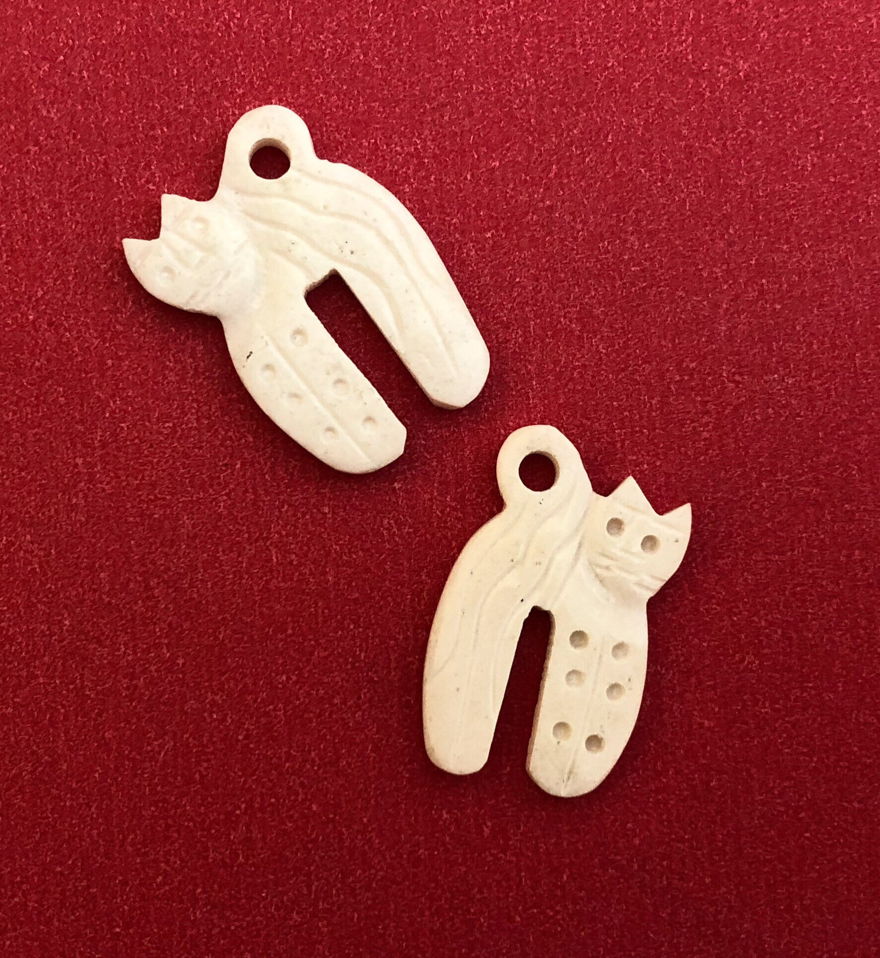 2 Carved Bone Charm Pendant Cat | Etsy