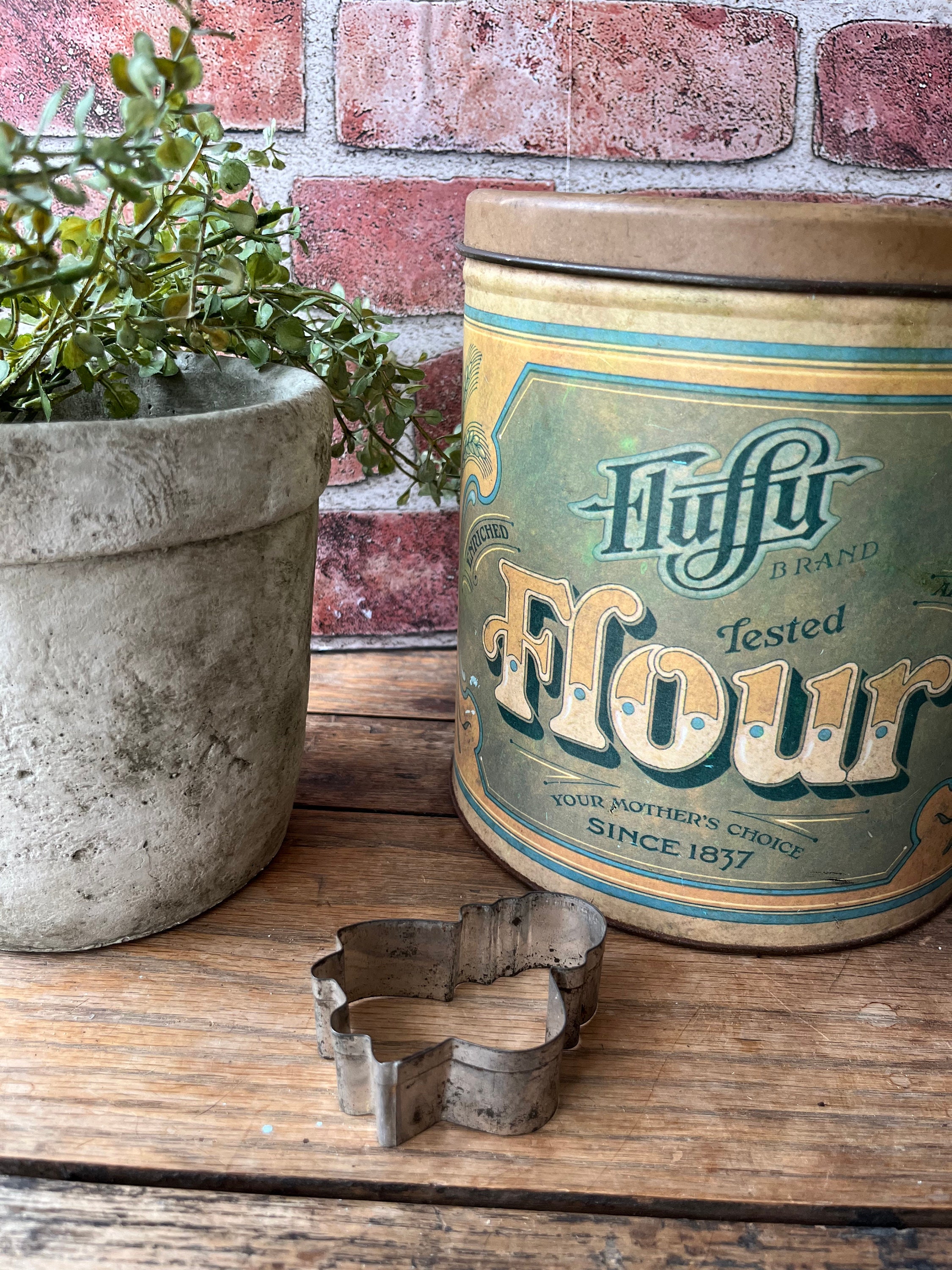 Vintage Fluffy Flour Tin/vintage Baking/vintage Flour Tin Canister ...