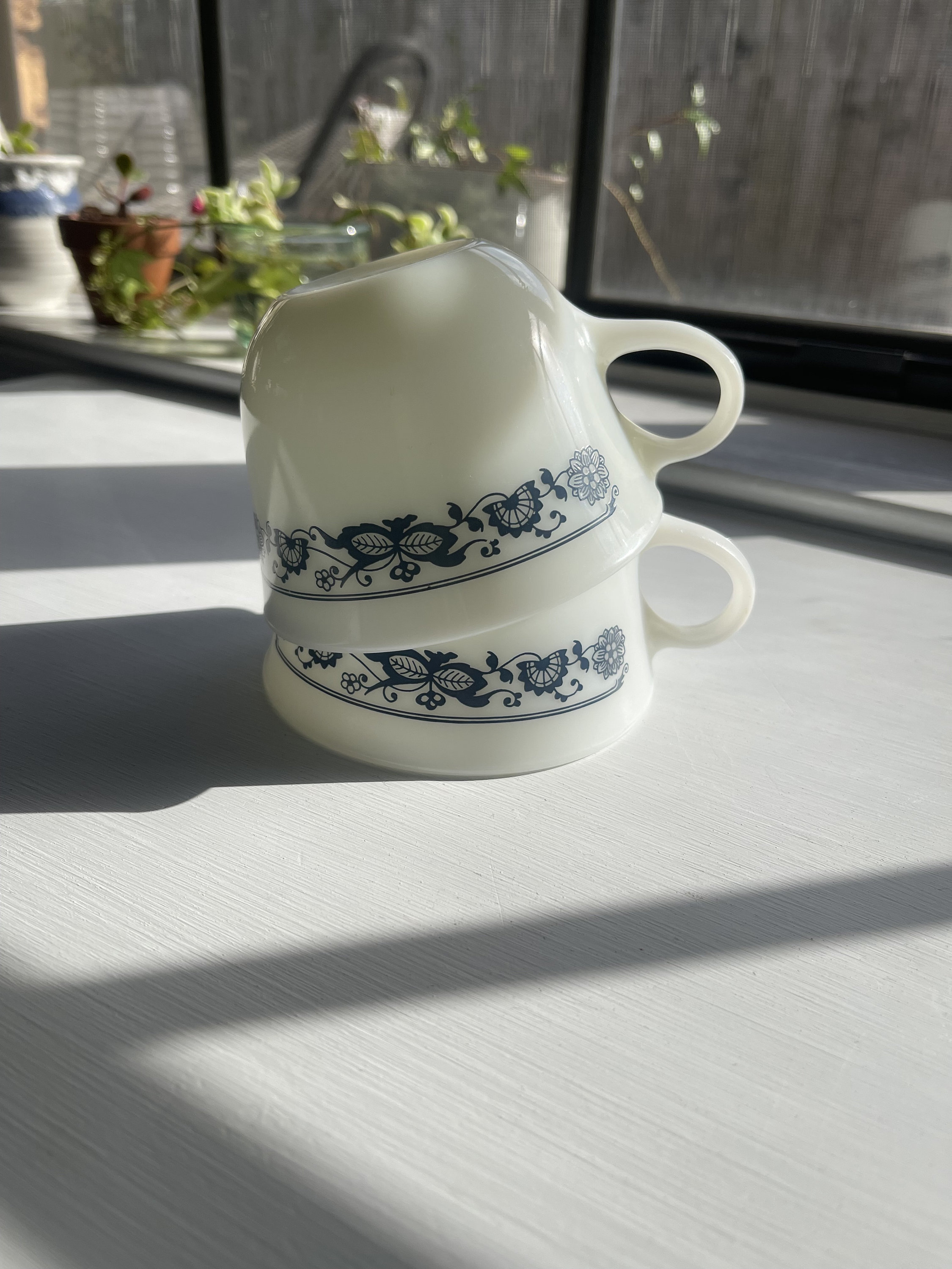 Vintage Pyrex Mugs (set of 2): Old Town Blue Onion Milk Glass - Etsy