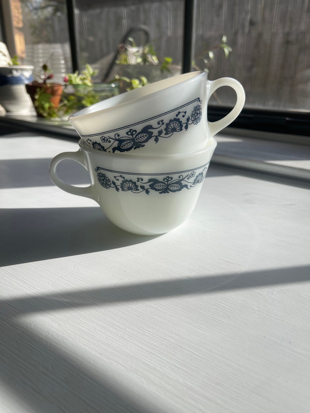 Vintage Pyrex Mugs (set of 2): Old Town Blue Onion Milk Glass - Etsy