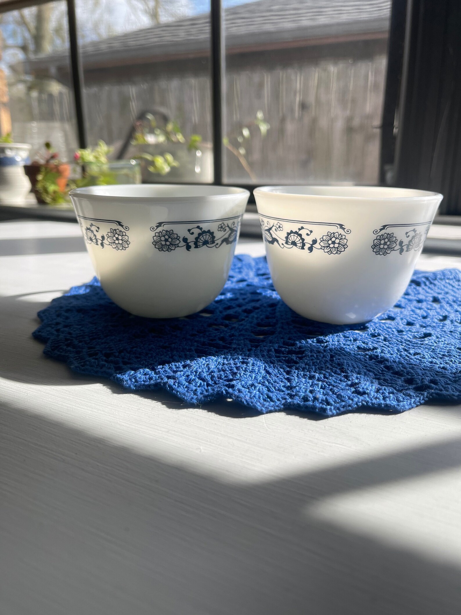 Vintage Pyrex Mugs (set of 2): Old Town Blue Onion Milk Glass - Etsy