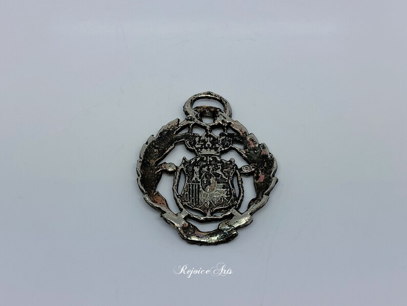 Vintage Kent XIV Coat of Arms Crest Medallion - Etsy