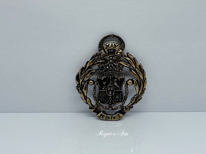 Vintage Kent XIV Coat of Arms Crest Medallion - Etsy
