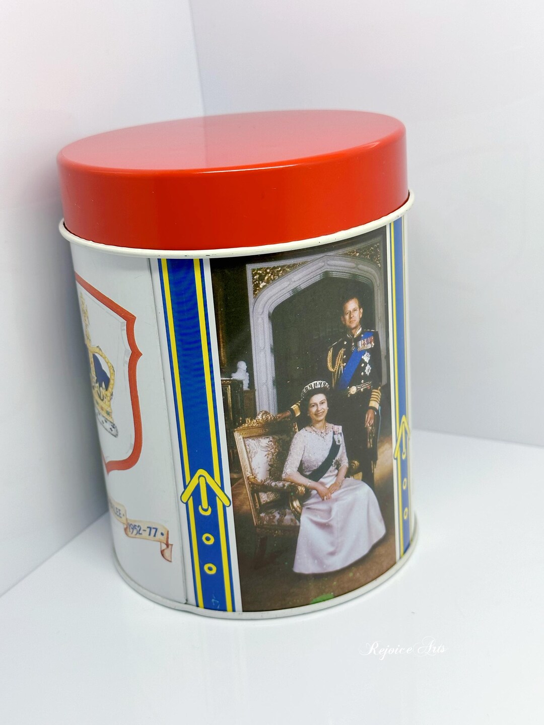 Vintage Queen Elizabeth II Silver Jubilee Tea Tin Biscuit Tin England ...