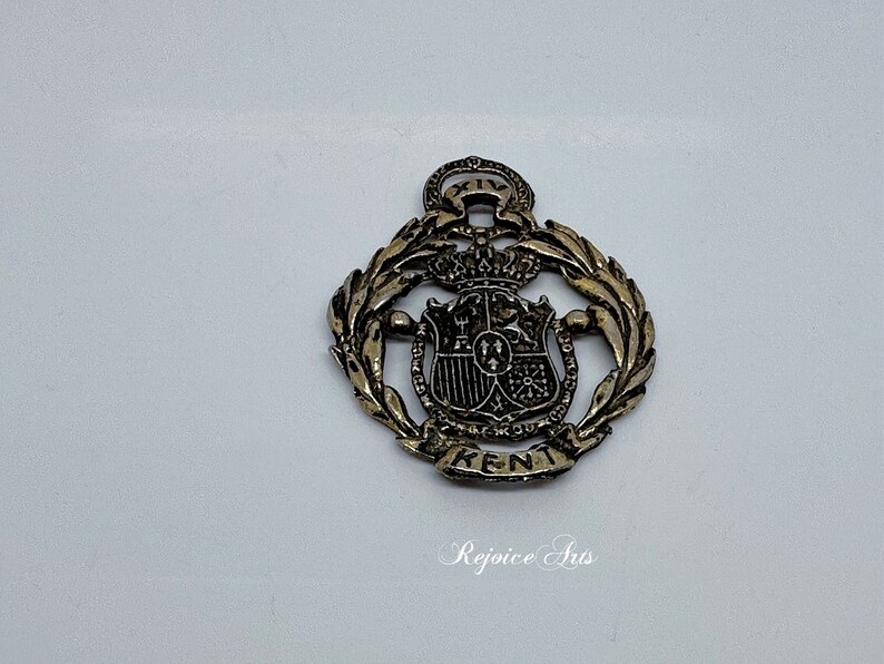 Vintage Kent XIV Coat of Arms Crest Medallion - Etsy