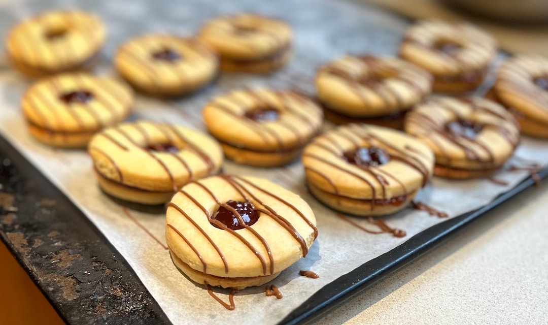Linzer Butter Cookies,linzer Cookies, Hungarian Linzer Cookies,drizzled ...