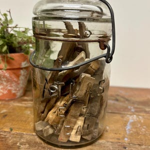 Vintage Atlas Glass Clothespin Jar...pint. Farmhouse. Cottage. Laundry ...