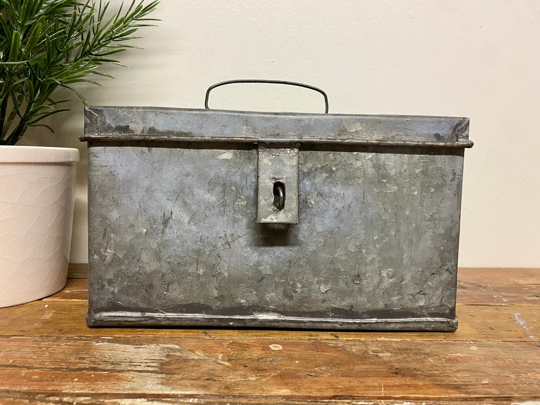 Vintage Galvanized Box...unusual. Old. Rustic. Rusty. Farmhouse. Metal ...