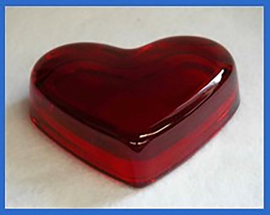 Red Heart Paperweight, 3 1/2 Inch Heart Red Crystal Paperweight With ...