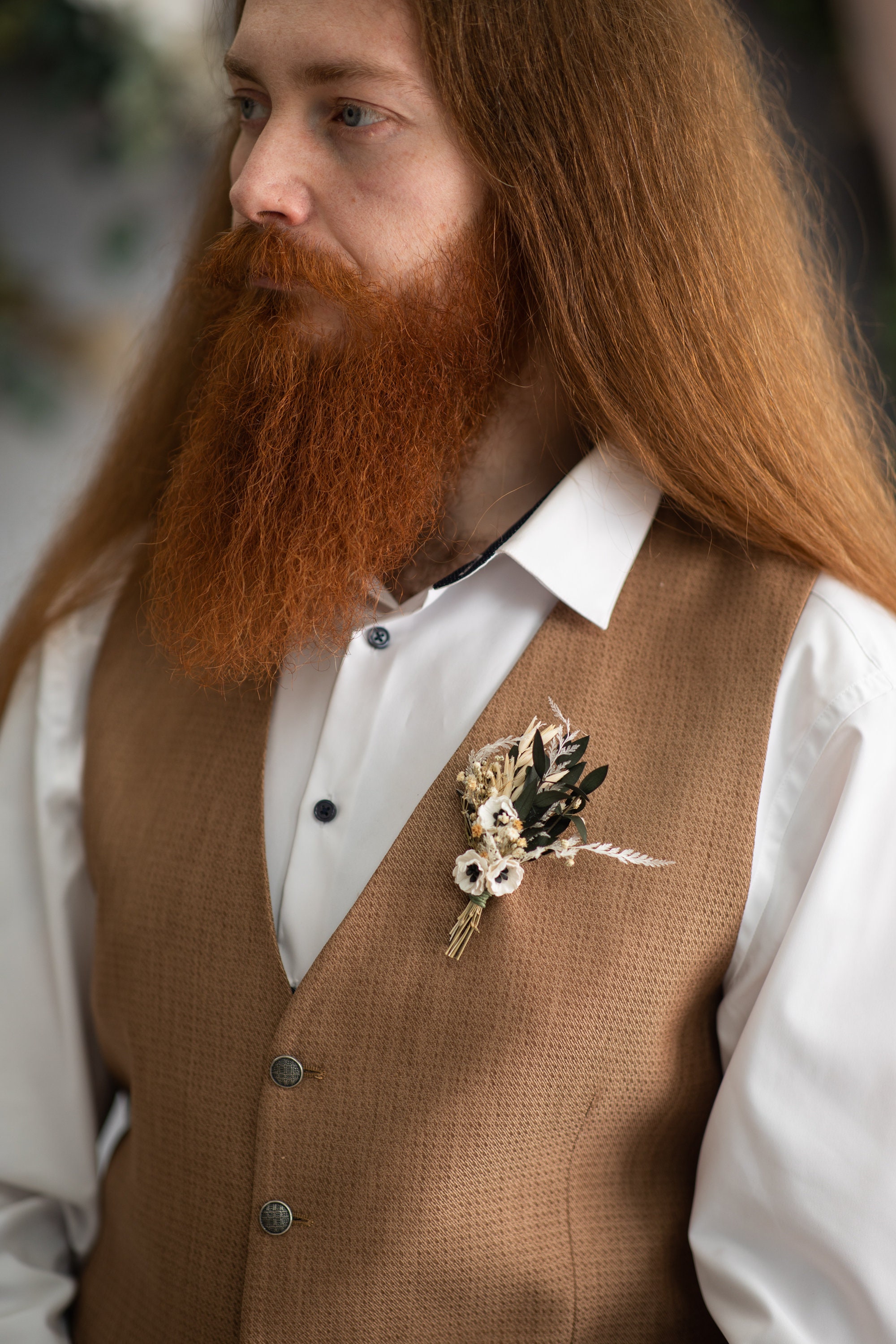 Anemone Wedding Boutonniere: Greenery Groom Corsage - Etsy