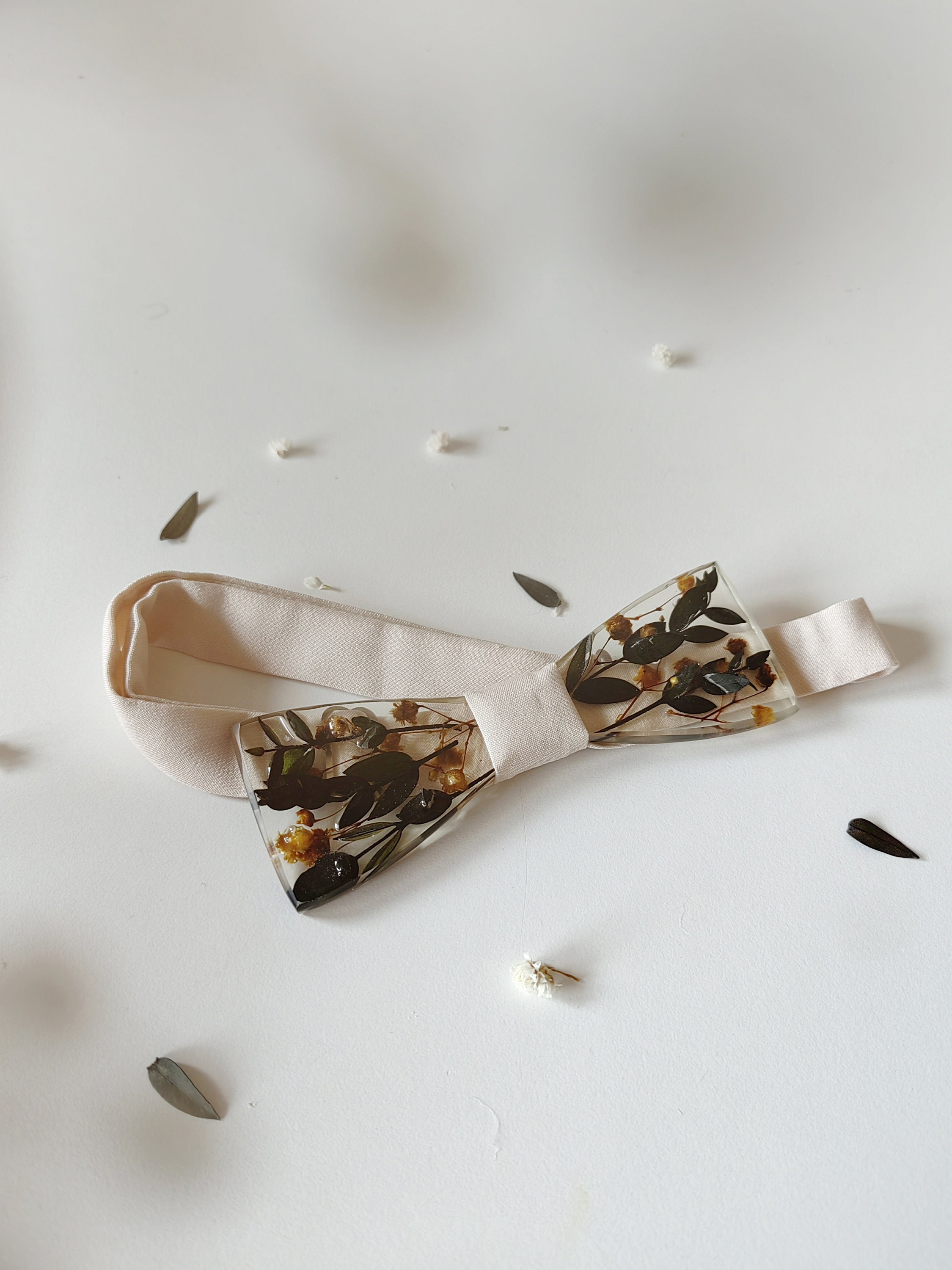 Resin Flower Bow Tie: Botanical Wedding Groom Accessory - Etsy
