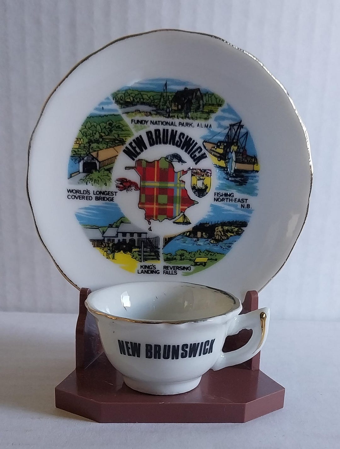 Vintage New Brunswick Travel Souvenir Tea Cup and Saucer Shelf Display ...