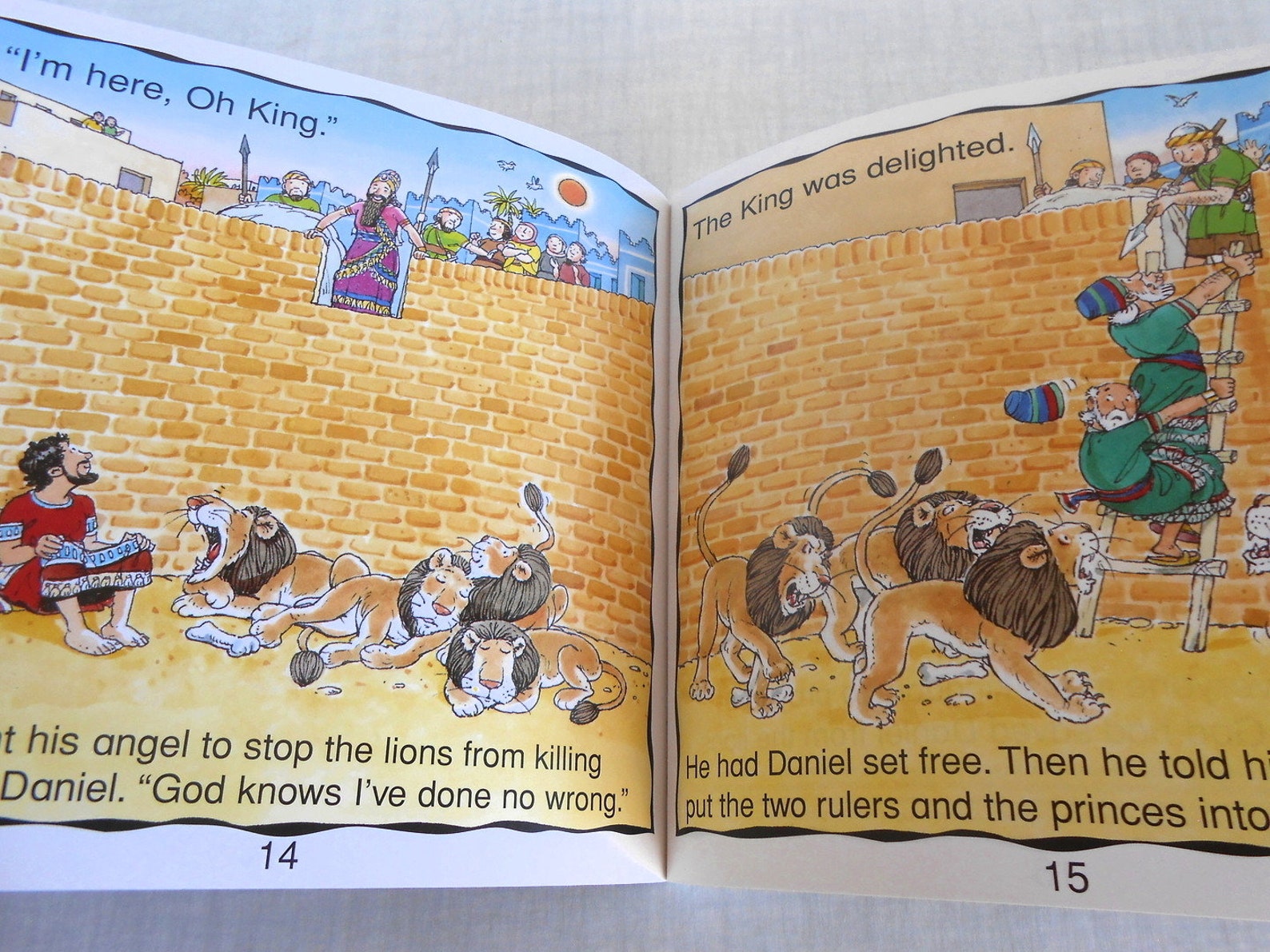 Daniel and the Lions: Vintage Usborne Bible Tales Picture Book - Etsy