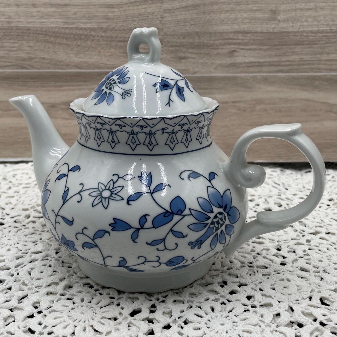 Vintage Blue & White Floral Teapot Chinoiserie Farmhouse Kitchen Teapot ...