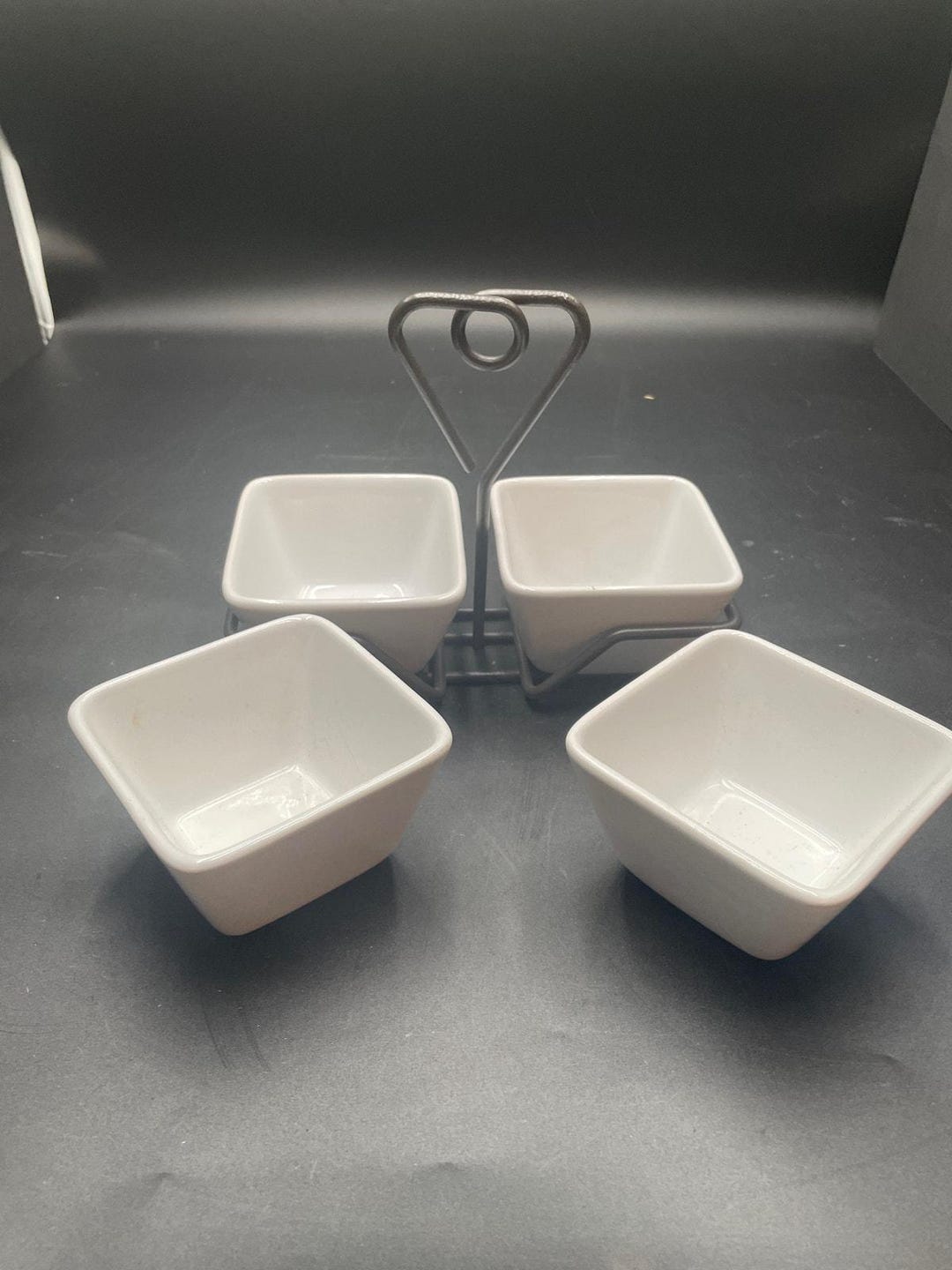 Vintage Pampered Chef White Serving Bowls in Wrought Iron Caddy Holders ...