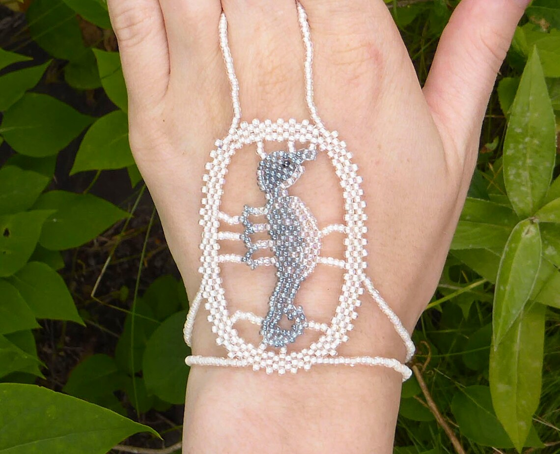 SEAHORSE. Elastic animal slave bracelet. Beaded stretchy | Etsy