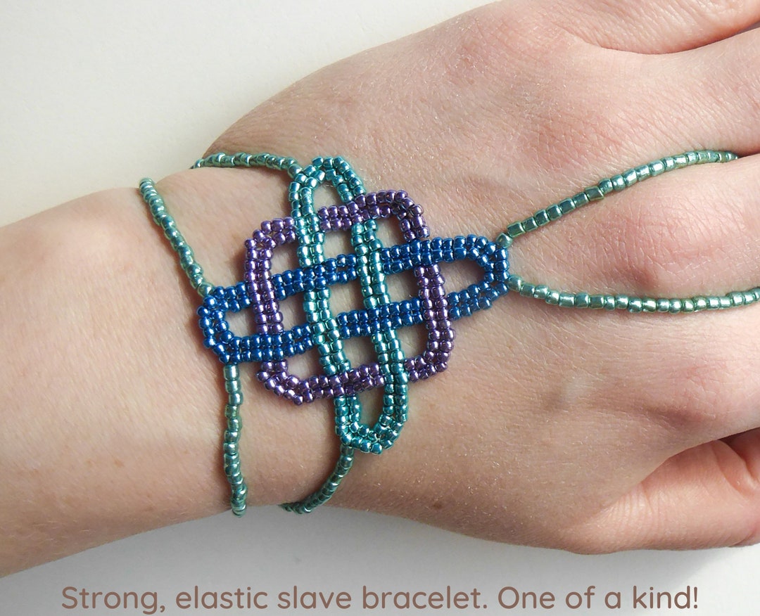 Keltic Knot Beadwork. Metallic Seed Beads in an Elastic Slave Bracelet ...