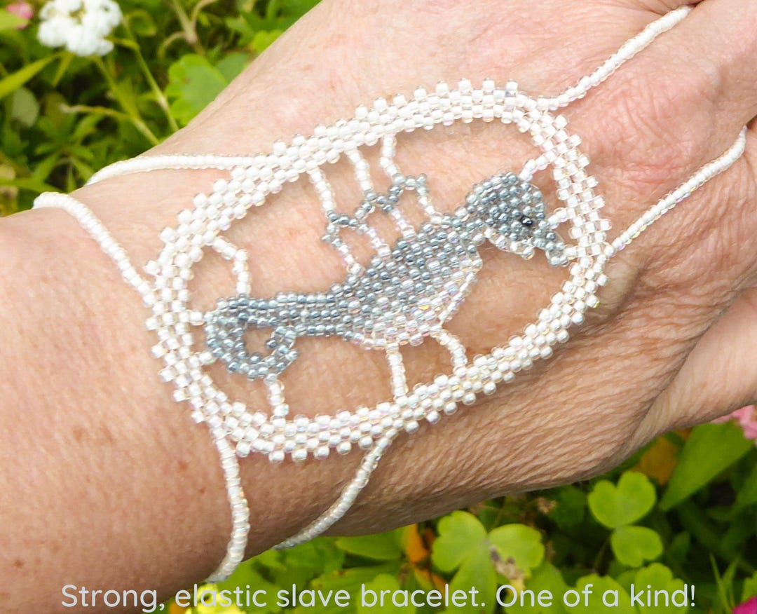 SEAHORSE. Elastic Animal Slave Bracelet. Beaded Hand Finger Jewelry ...