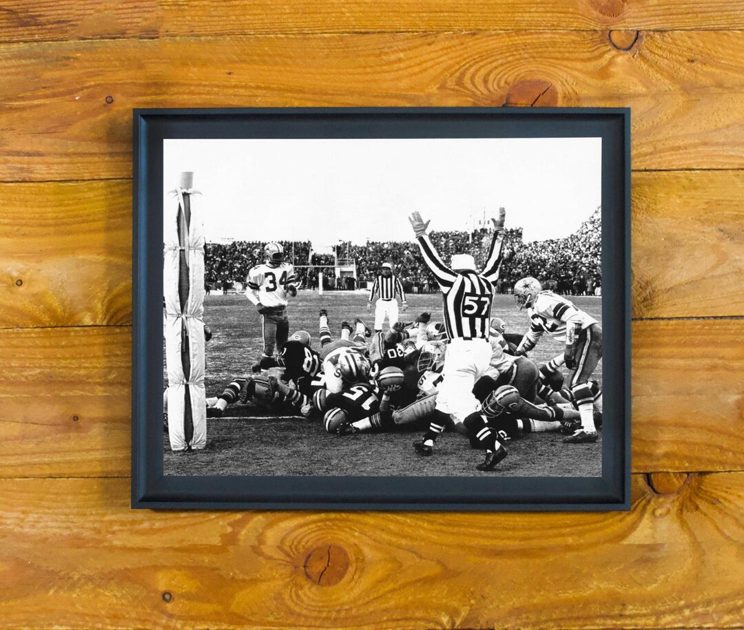 Iconic 1967 NFL "ice Bowl" Game - Green Pay Packers Vs. Dallas Cowboys ...