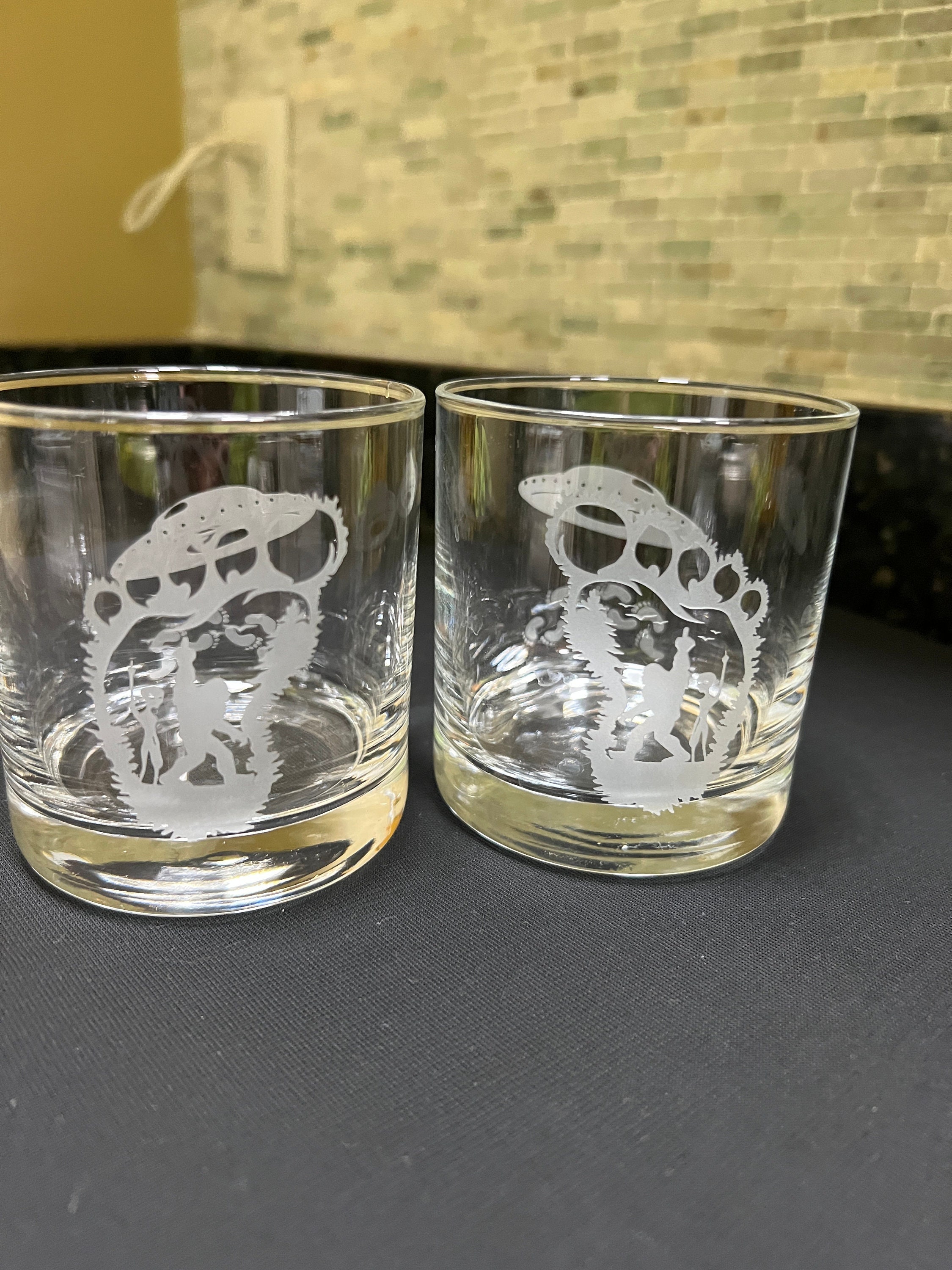 Big Foot Whiskey Decanter Bigfoot / Sasquatch & Alien Flippin The Bird Decanter Version 4 ...