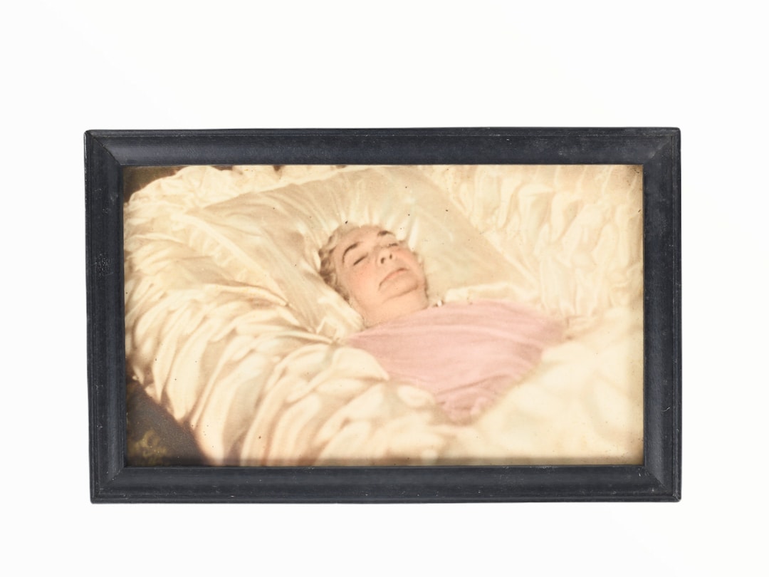 Vintage 1940s Colorized Post Mortem Photo: Woman in Casket, Framed - Etsy