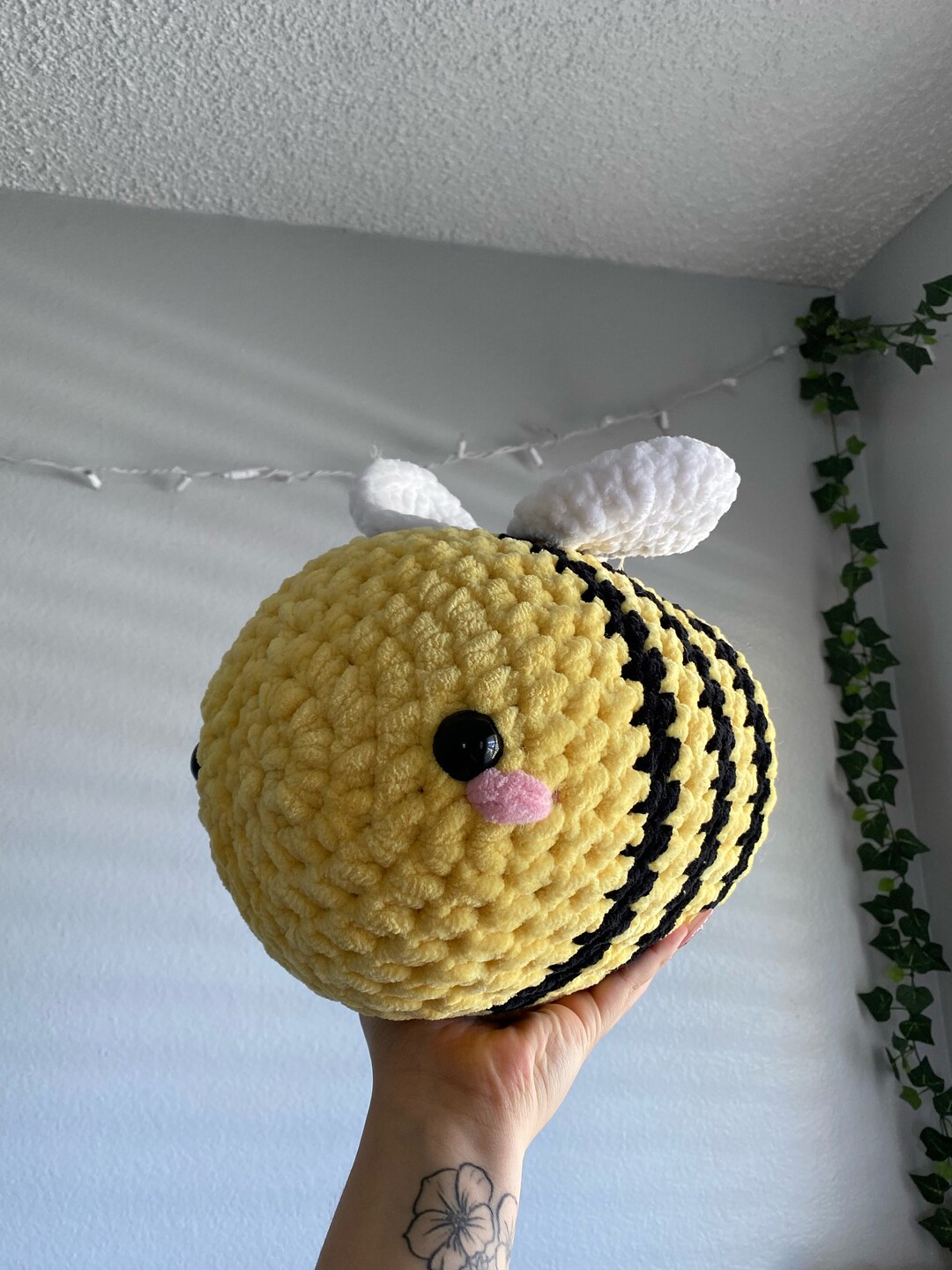 Classic Bee Pillow - MADE TO ORDER - Etsy