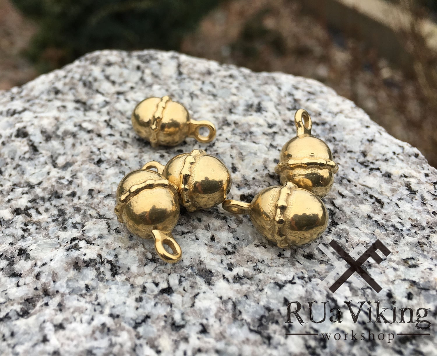 Large medieval bronze buttons - 14th/15th century reconstruction ...