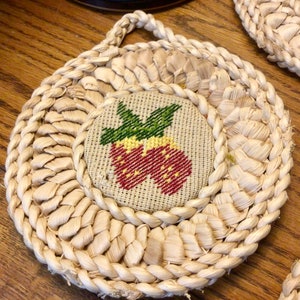Vintage Wicker Rattan Straw Raffia Needlepoint Hot Plate Hang Fruit ...