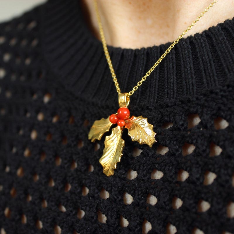 Holly Leaf Necklace - Etsy