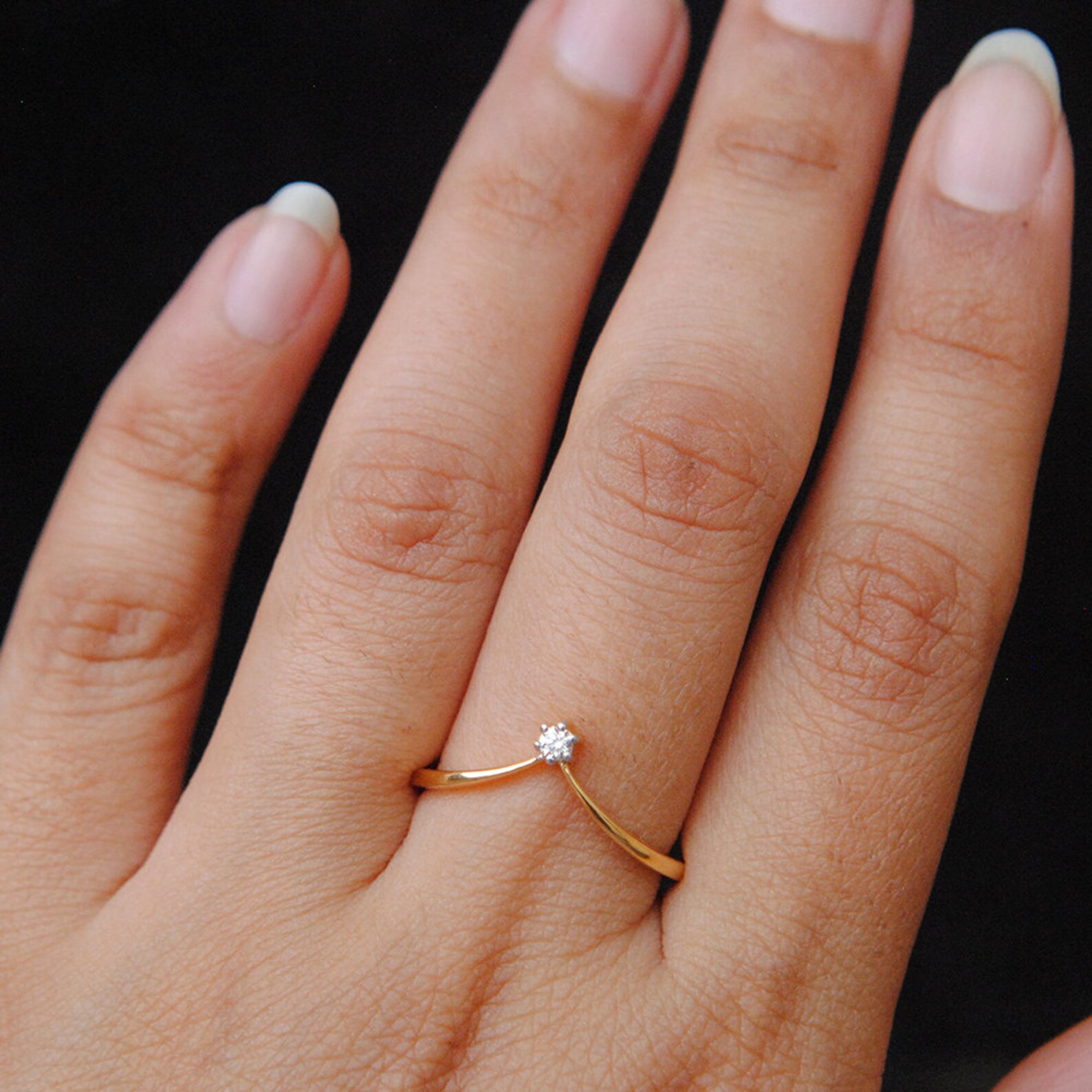 Minimal V Wedding Band With Single Diamond Tiara Chevron - Etsy