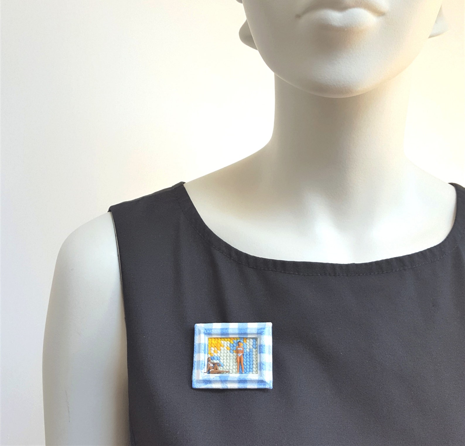 Bijou textile poétique , pièce unique originale ,badge-broche en ...