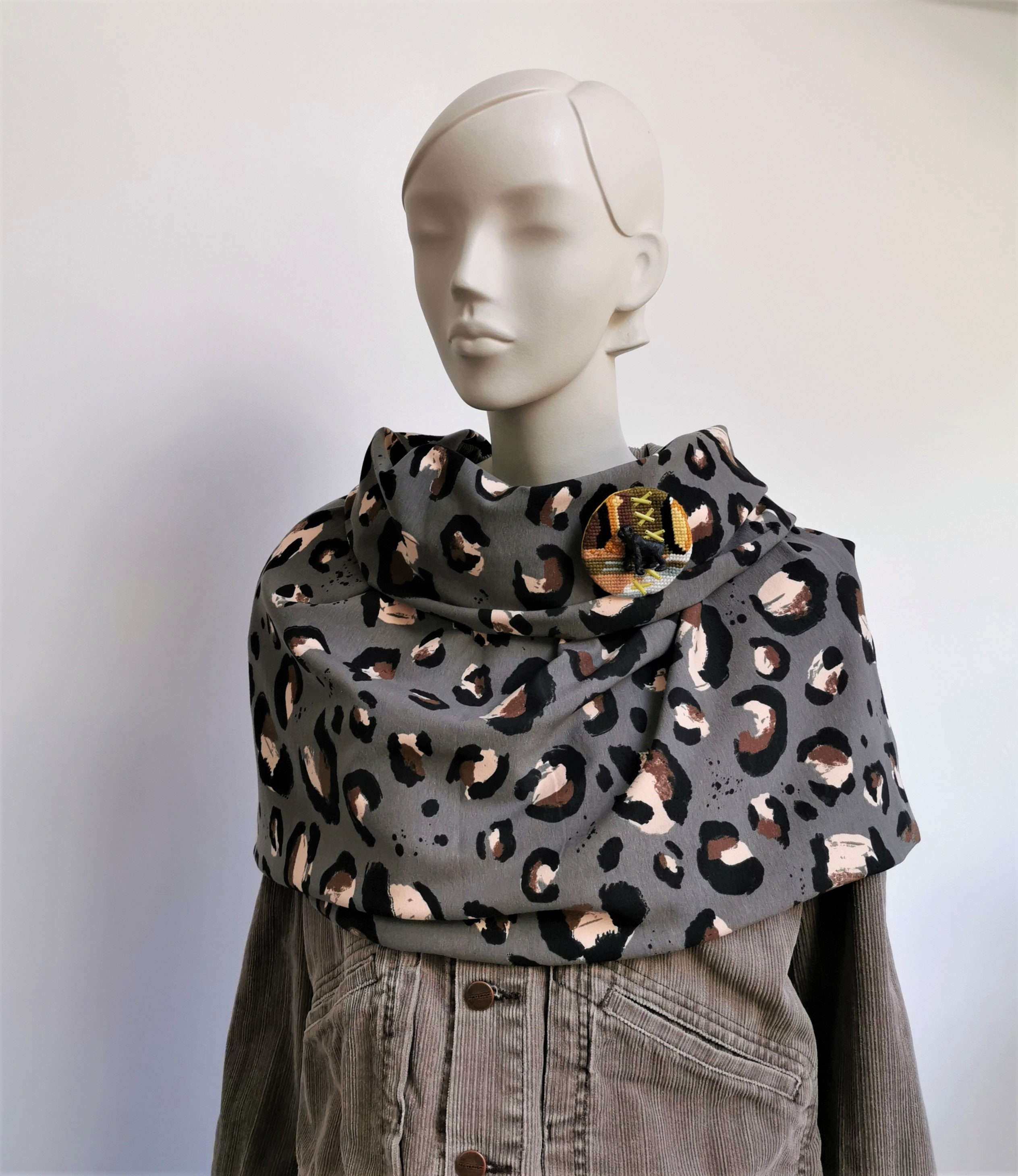 Badge poème textile , broche en canevas recyclé et brodé main, bijou ...