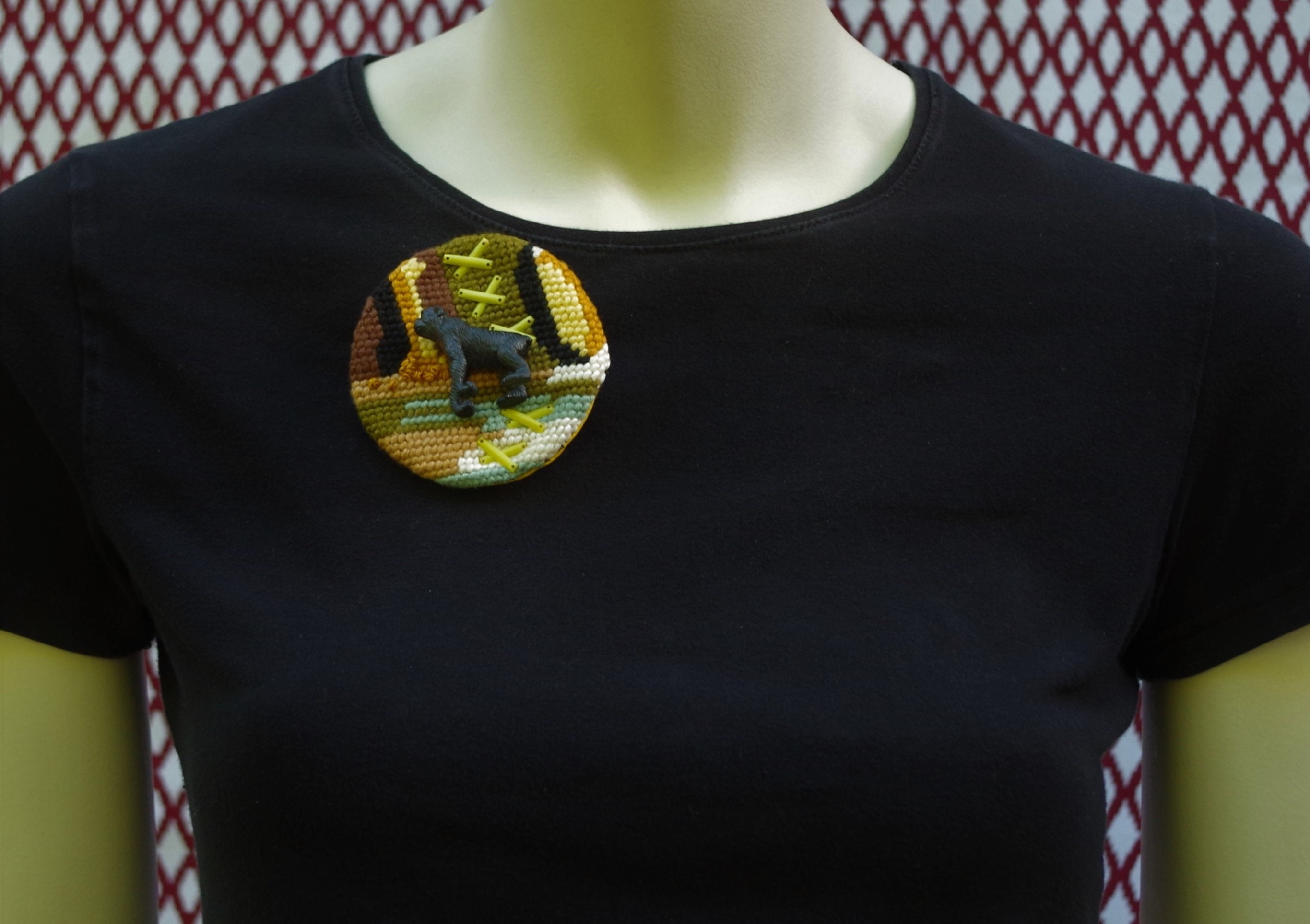 Badge poème textile , broche en canevas recyclé et brodé main, bijou ...