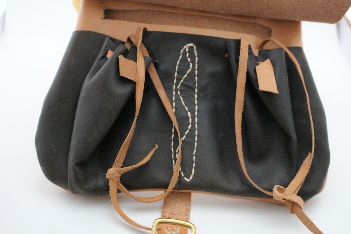 Kidney-shaped Belt Purse - Girdle Purse - Dordrecht Purse - Etsy Canada