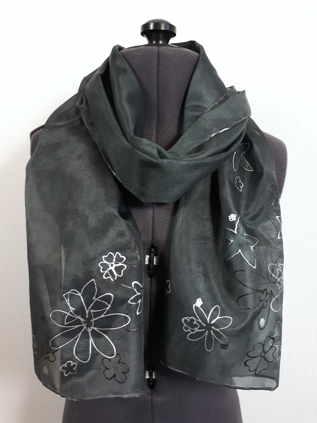 Foulard fleur noir foulard en soie gris foncé, châle floral, foulard ...