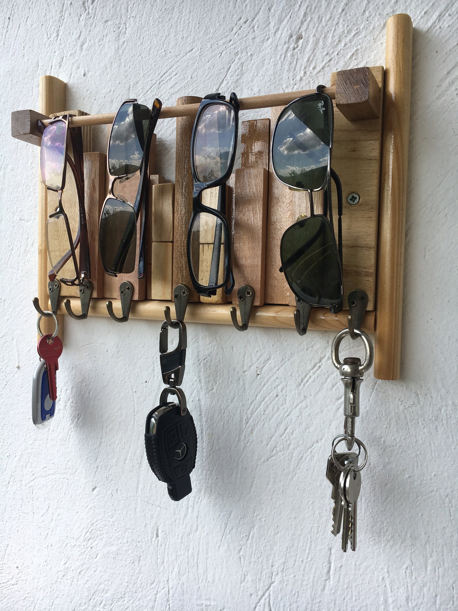 Sunglasses Holder and Key Rack Wall Eyeglass Display Wall Mount Storage ...