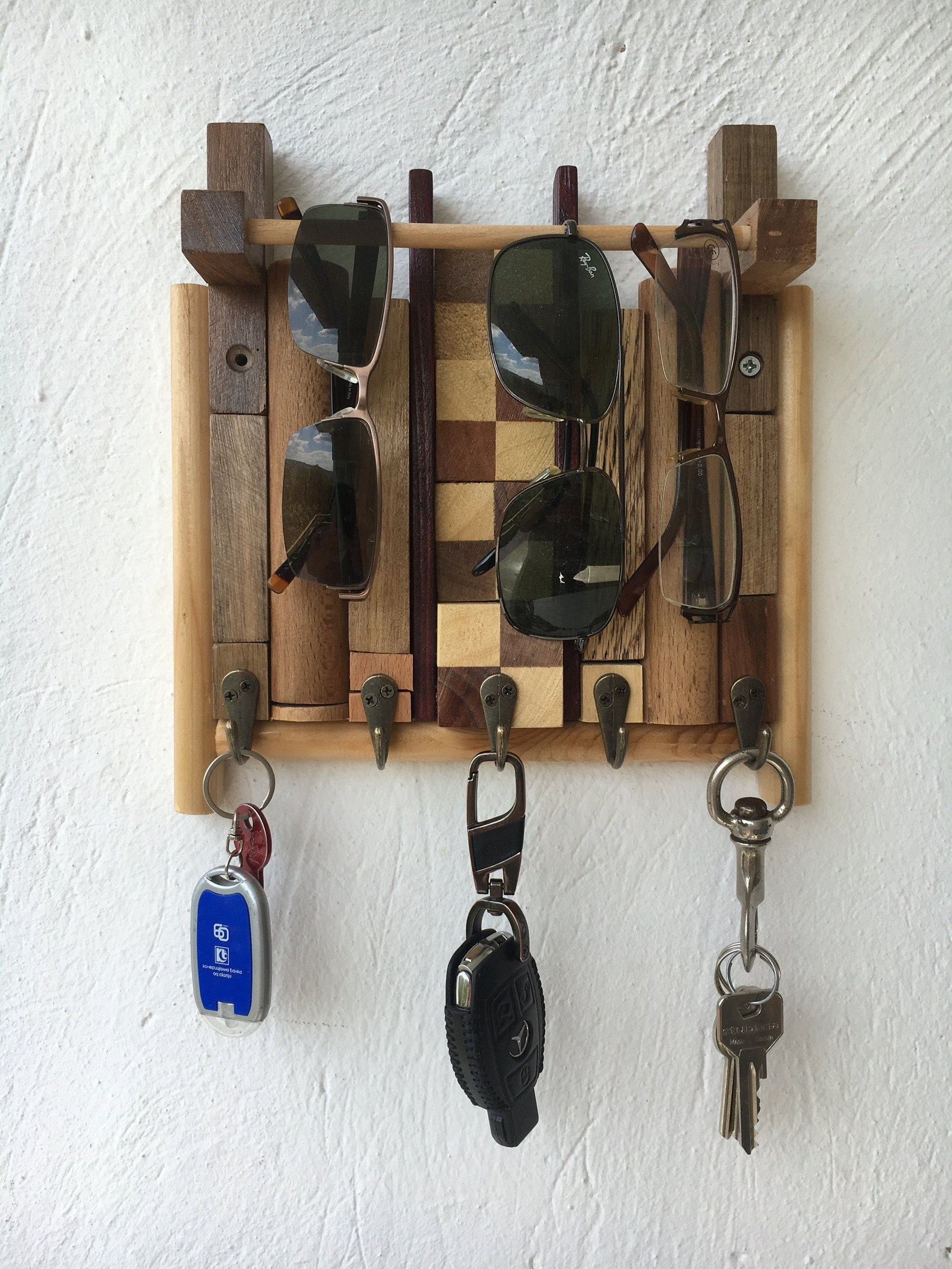 Sunglasses Holder and Key Rack Wall Eyeglass Display Wall Mount Storage ...