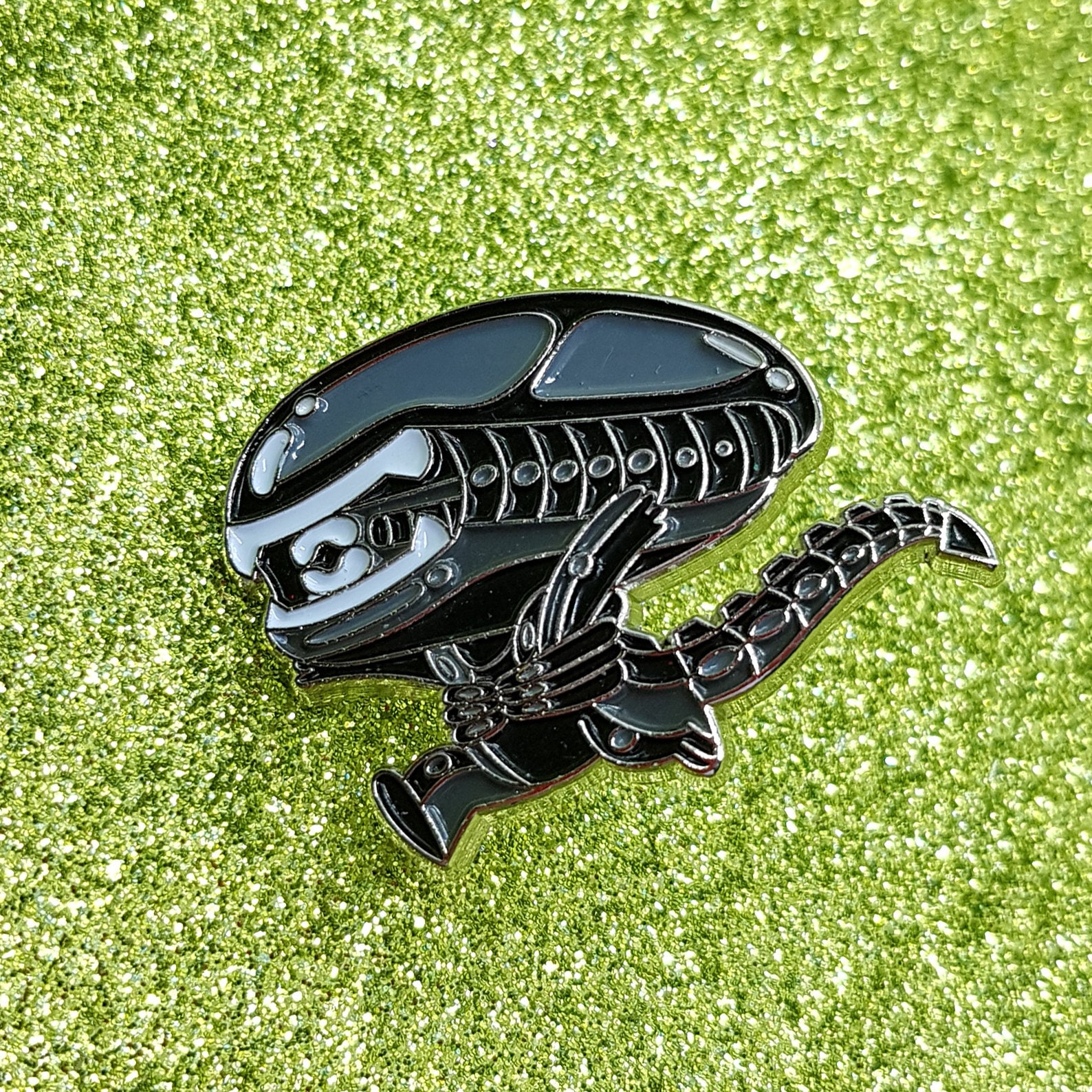 Fantasy Pins xenomorph | Etsy