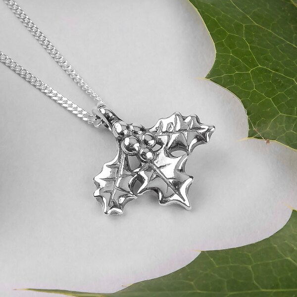 Holly Leaf Necklace - Etsy