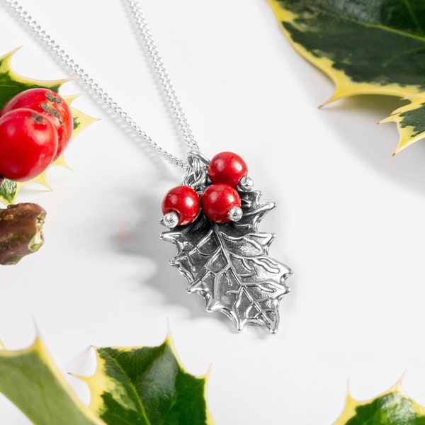 Holly Leaf Necklace - Etsy