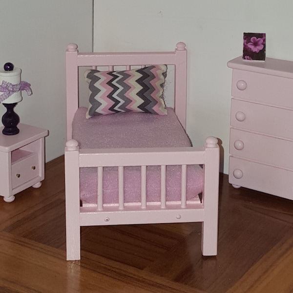 Spindle Bed - Etsy UK