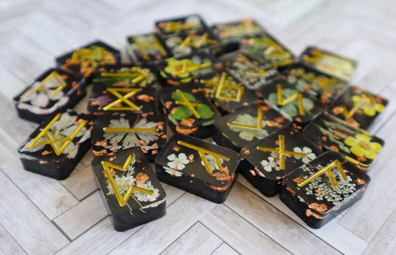 Floral Runes Norse Rune Set Elder Futhark Runes Divination Runes Flower ...
