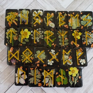 Floral Runes Norse Rune Set Elder Futhark Runes Divination Runes Flower ...