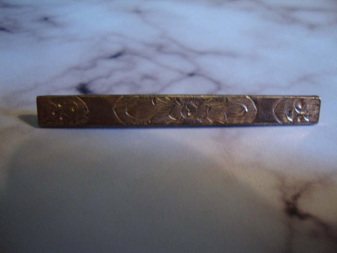 Gold Bar Breast Pin With Etching, Vintage by Doran Prov. - Etsy