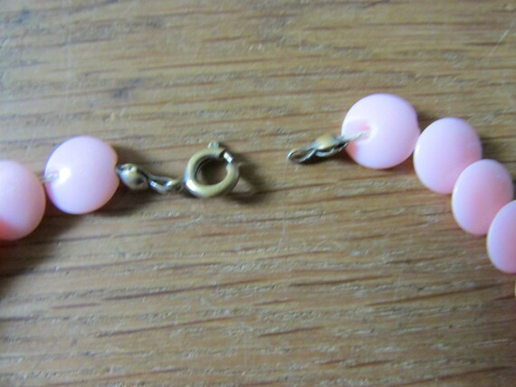 1960s baby pink plastic small flat disc collar length… - Gem
