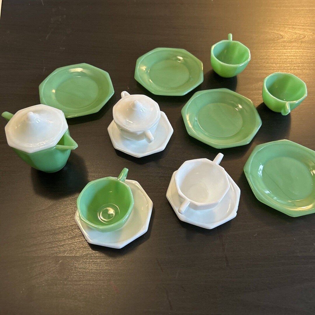 Akro Agate Octagonal Green White Jadeite Child's Tea Cup Saucer 15 Pc ...