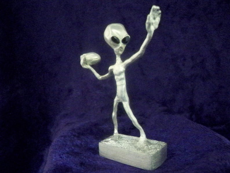 Football UFO Alien Throwing a Hail Mary Pass Pewter Statue S-008 - Etsy