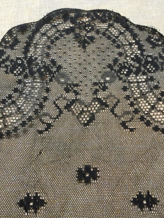 Black Lace Triangular Head Covering - Gem