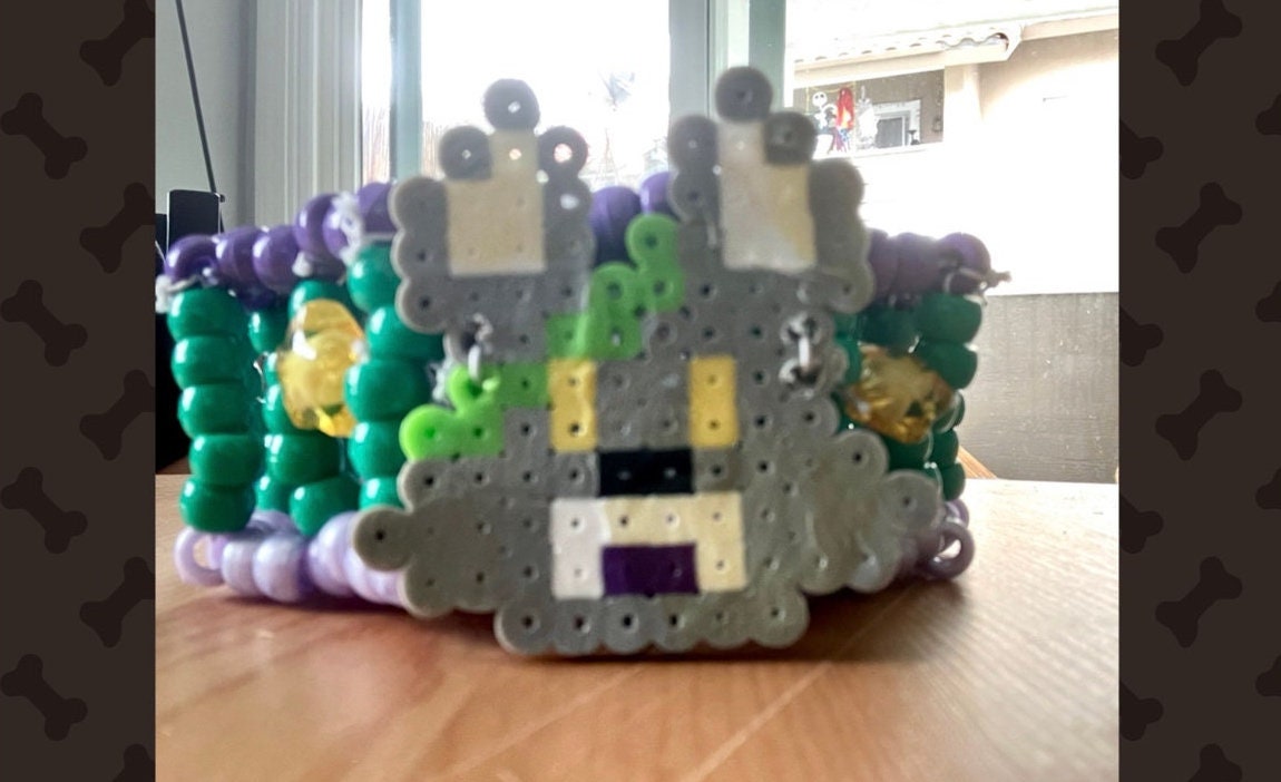 FNAF Roxanne Wolf Carousel Kandi Cuff - Etsy